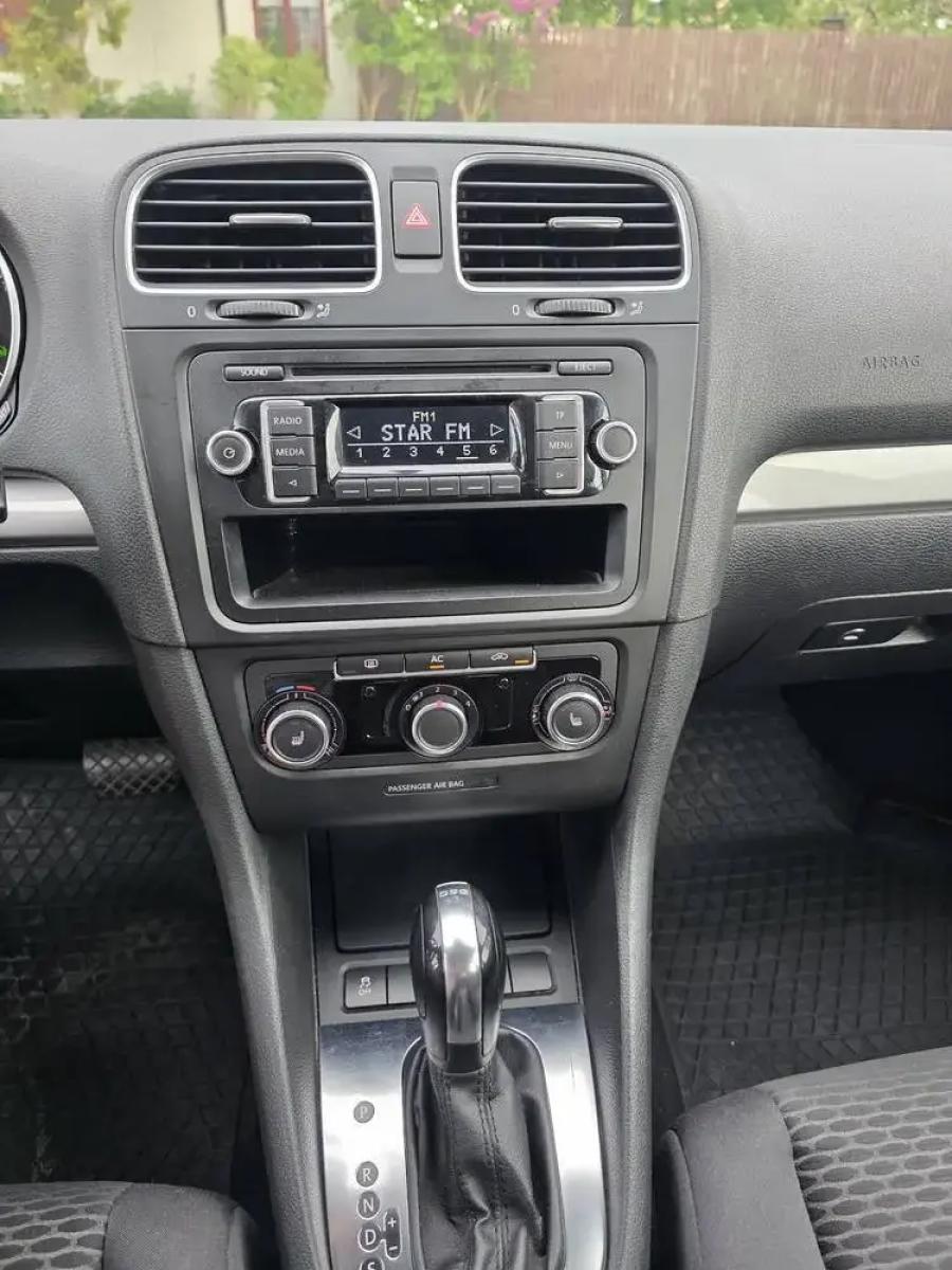 Grey Volkswagen Golf 2012 in Ventspils, with an engine capacity of 1.20 L and mileage of 318 thousand km for 3500 €, photo 14 on AUTOMOTO.COM.LV