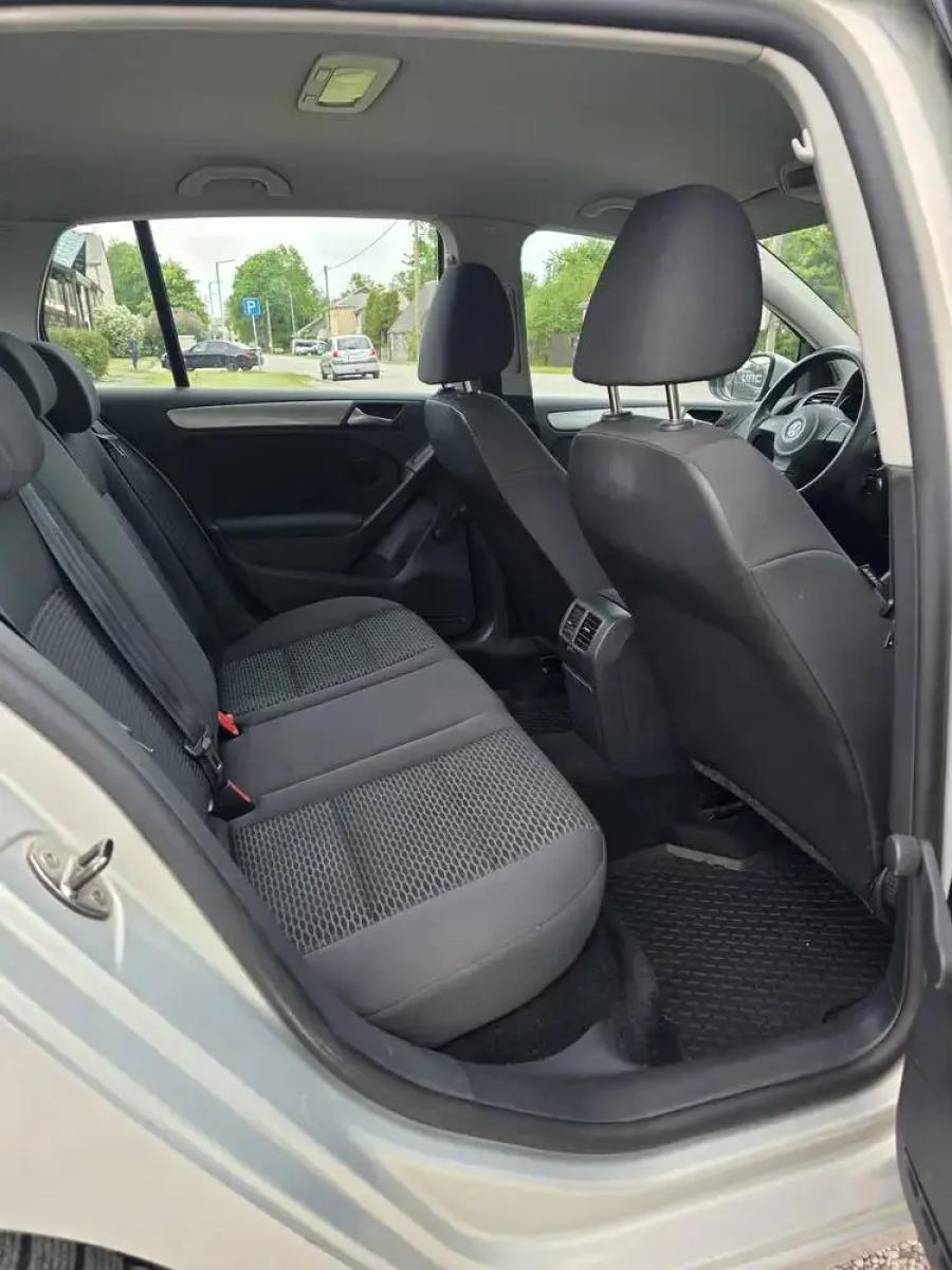 Grey Volkswagen Golf 2012 in Ventspils, with an engine capacity of 1.20 L and mileage of 318 thousand km for 3500 €, photo 18 on AUTOMOTO.COM.LV
