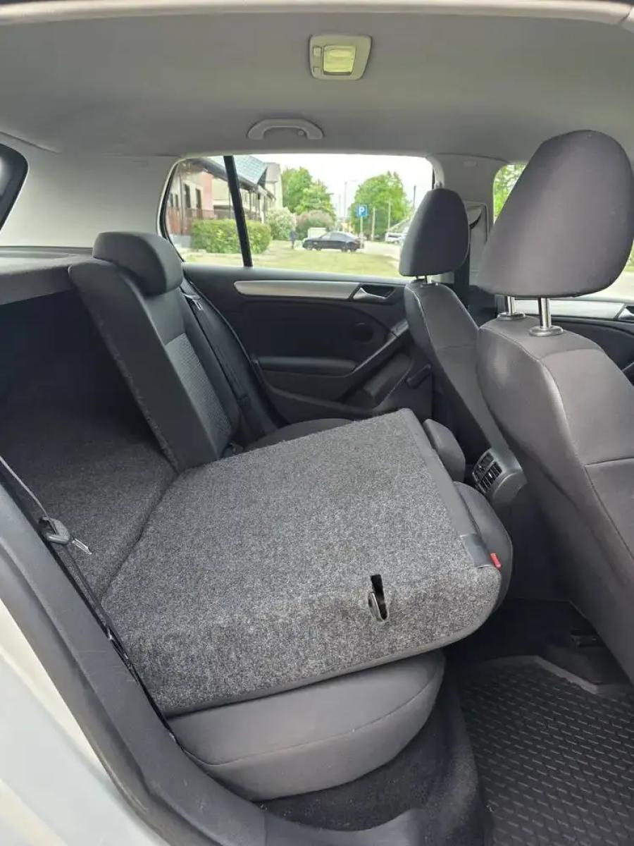 Grey Volkswagen Golf 2012 in Ventspils, with an engine capacity of 1.20 L and mileage of 318 thousand km for 3500 €, photo 19 on AUTOMOTO.COM.LV