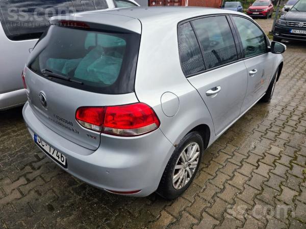 Pelēks Volkswagen Golf 2012 Liepāja, ar dzinēja tilpumu 1.40 L un nobraukumu 259 tūkst. km par 1600 €, foto 3 vietnē AUTOMOTO.COM.LV
