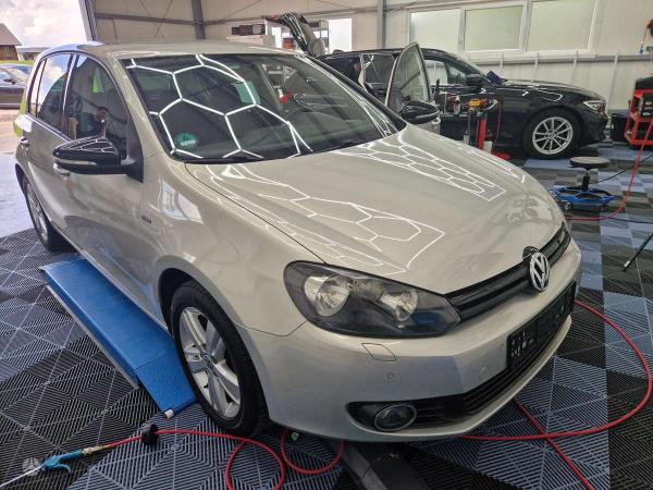 Pelēks Volkswagen Golf 2012 Marijampole, ar dzinēja tilpumu 1.20 L un nobraukumu 257 tūkst. km par 4400 €, foto 2 vietnē AUTOMOTO.COM.LV