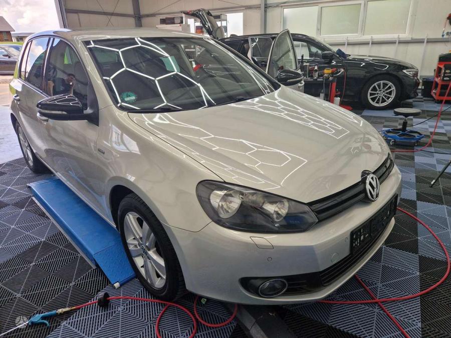 Pelēks Volkswagen Golf 2012 Marijampole, ar dzinēja tilpumu 1.20 L un nobraukumu 257 tūkst. km par 4400 €, foto 3 vietnē AUTOMOTO.COM.LV
