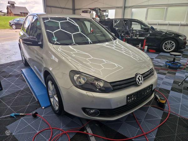 Pelēks Volkswagen Golf 2012 Marijampole, ar dzinēja tilpumu 1.20 L un nobraukumu 257 tūkst. km par 4400 €, foto 3 vietnē AUTOMOTO.COM.LV