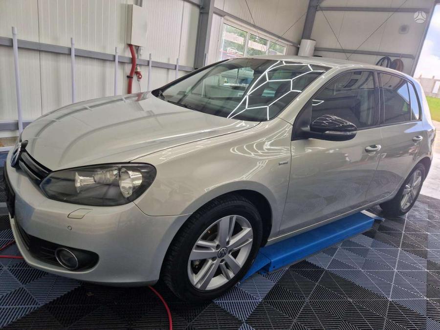 Pelēks Volkswagen Golf 2012 Marijampole, ar dzinēja tilpumu 1.20 L un nobraukumu 257 tūkst. km par 4400 €, foto 5 vietnē AUTOMOTO.COM.LV