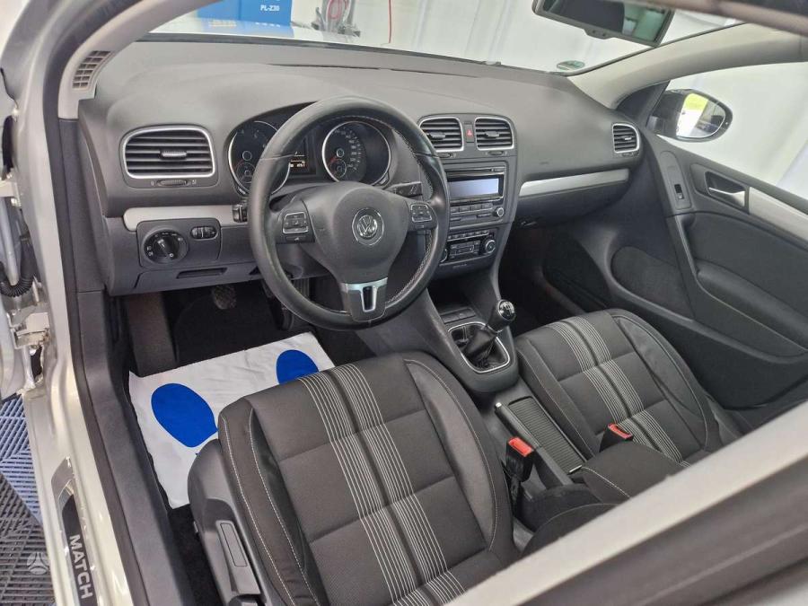 Pelēks Volkswagen Golf 2012 Marijampole, ar dzinēja tilpumu 1.20 L un nobraukumu 257 tūkst. km par 4400 €, foto 10 vietnē AUTOMOTO.COM.LV