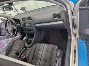 Pelēks Volkswagen Golf 2012 Marijampole, ar dzinēja tilpumu 1.20 L un nobraukumu 257 tūkst. km par 4400 €, foto 11 vietnē AUTOMOTO.COM.LV