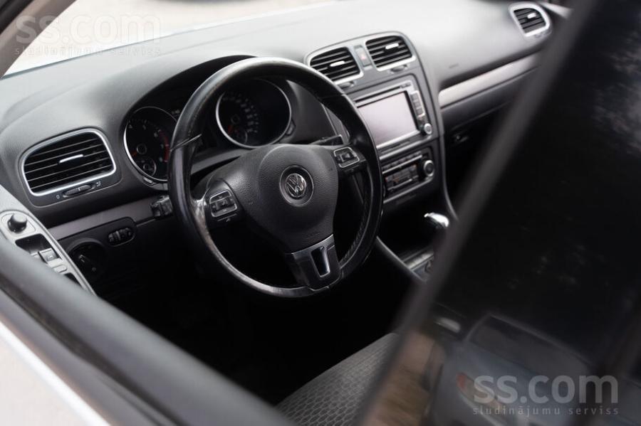 Grey Volkswagen Golf 2012 in Liepaja, with an engine capacity of 1.40 L and mileage of 269 thousand km for 3900 €, photo 12 on AUTOMOTO.COM.LV