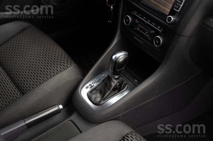 Grey Volkswagen Golf 2012 in Liepaja, with an engine capacity of 1.40 L and mileage of 269 thousand km for 3900 €, photo 17 on AUTOMOTO.COM.LV