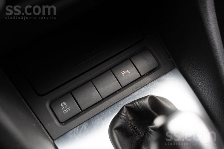 Grey Volkswagen Golf 2012 in Liepaja, with an engine capacity of 1.40 L and mileage of 269 thousand km for 3900 €, photo 23 on AUTOMOTO.COM.LV