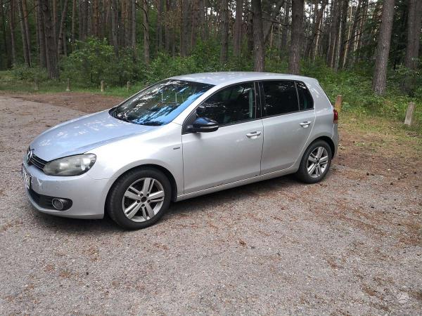 Grey Volkswagen Golf 2012 in Kaunas, with an engine capacity of 1.60 L and mileage of 321 thousand km for 1500 €, photo 1 on AUTOMOTO.COM.LV