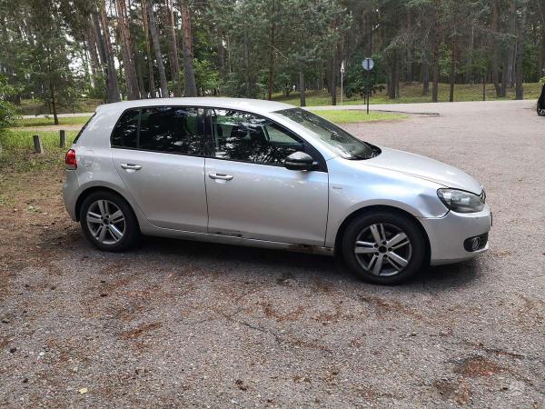 Grey Volkswagen Golf 2012 in Kaunas, with an engine capacity of 1.60 L and mileage of 321 thousand km for 1500 €, photo 4 on AUTOMOTO.COM.LV