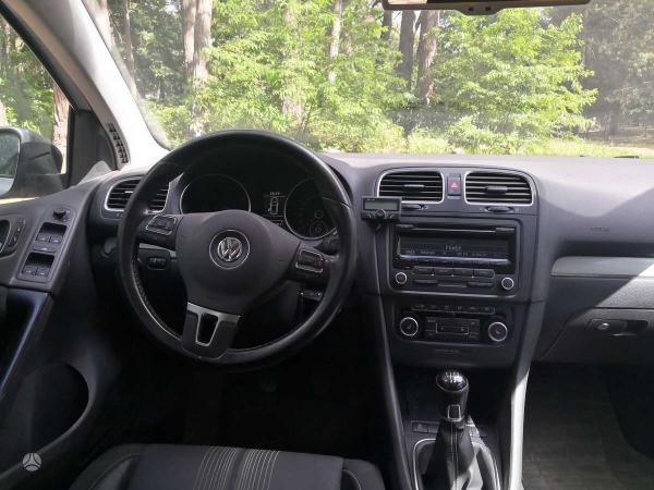 Grey Volkswagen Golf 2012 in Kaunas, with an engine capacity of 1.60 L and mileage of 321 thousand km for 1500 €, photo 8 on AUTOMOTO.COM.LV