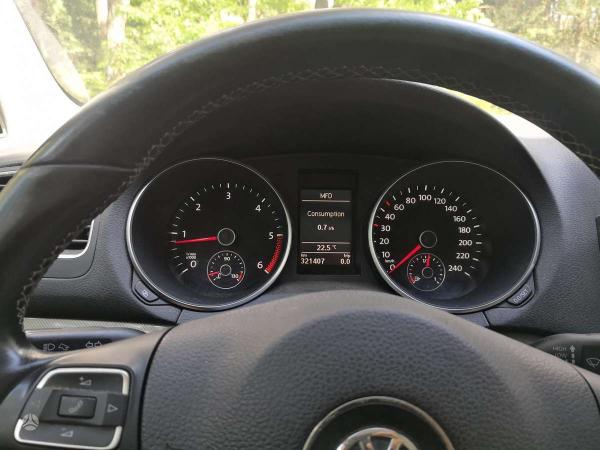 Grey Volkswagen Golf 2012 in Kaunas, with an engine capacity of 1.60 L and mileage of 321 thousand km for 1500 €, photo 10 on AUTOMOTO.COM.LV