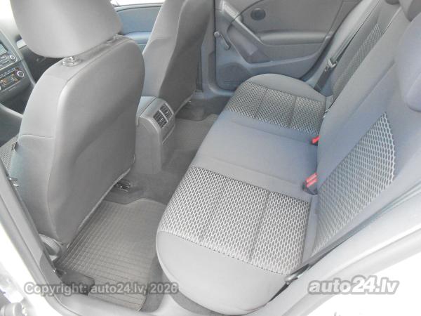 Grey Volkswagen Golf 2012 in Viljandi, with an engine capacity of 1.60 L and mileage of 251 thousand km for 3990 €, photo 7 on AUTOMOTO.COM.LV
