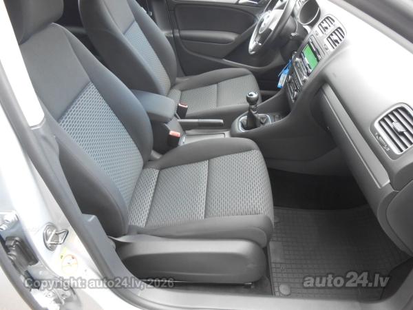 Grey Volkswagen Golf 2012 in Viljandi, with an engine capacity of 1.60 L and mileage of 251 thousand km for 3990 €, photo 8 on AUTOMOTO.COM.LV