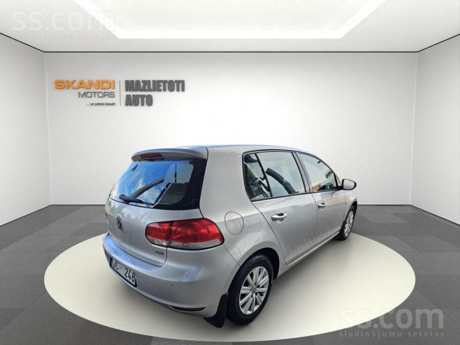 Pelēks Volkswagen Golf 2012 Liepāja, ar dzinēja tilpumu 1.20 L un nobraukumu 135 tūkst. km par 3990 €, foto 7 vietnē AUTOMOTO.COM.LV