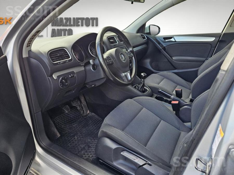 Pelēks Volkswagen Golf 2012 Liepāja, ar dzinēja tilpumu 1.20 L un nobraukumu 135 tūkst. km par 3990 €, foto 10 vietnē AUTOMOTO.COM.LV