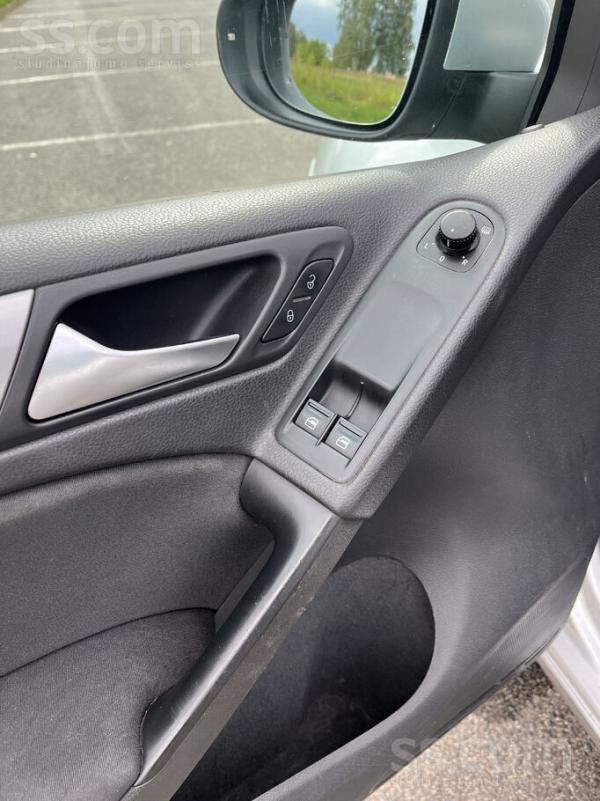 Pelēks Volkswagen Golf 2012 Rīga, ar dzinēja tilpumu 1.40 L un nobraukumu 275 tūkst. km par 5500 €, foto 8 vietnē AUTOMOTO.COM.LV