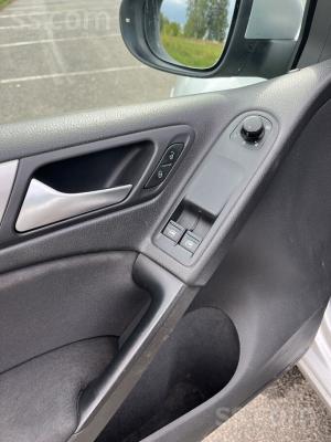 Grey Volkswagen Golf 2012 in Riga, with an engine capacity of 1.40 L and mileage of 275 thousand km for 5500 €, photo 9 on AUTOMOTO.COM.LV