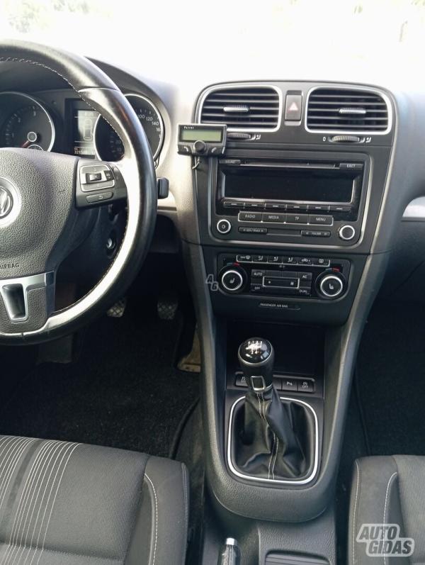 Pelēks Volkswagen Golf 2012 Kazlų Rūda, ar dzinēja tilpumu 1.60 L un nobraukumu 321 tūkst. km par 2650 €, foto 9 vietnē AUTOMOTO.COM.LV