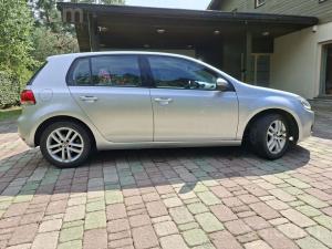 Grey Volkswagen Golf 2012 in Riga, with an engine capacity of 1.40 L and mileage of 176 thousand km for 5400 €, photo 4 on AUTOMOTO.COM.LV