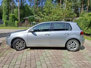 Grey Volkswagen Golf 2012 in Riga, with an engine capacity of 1.40 L and mileage of 176 thousand km for 5400 €, photo 6 on AUTOMOTO.COM.LV