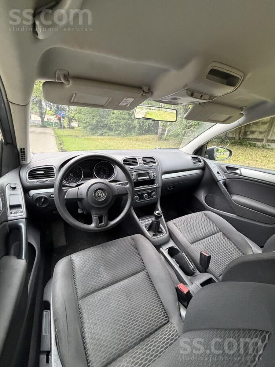 Grey Volkswagen Golf 2012 in Riga, with an engine capacity of 1.40 L and mileage of 416 thousand km for 1380 €, photo 7 on AUTOMOTO.COM.LV