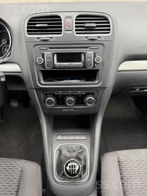 Grey Volkswagen Golf 2012 in Riga, with an engine capacity of 1.40 L and mileage of 416 thousand km for 1380 €, photo 8 on AUTOMOTO.COM.LV
