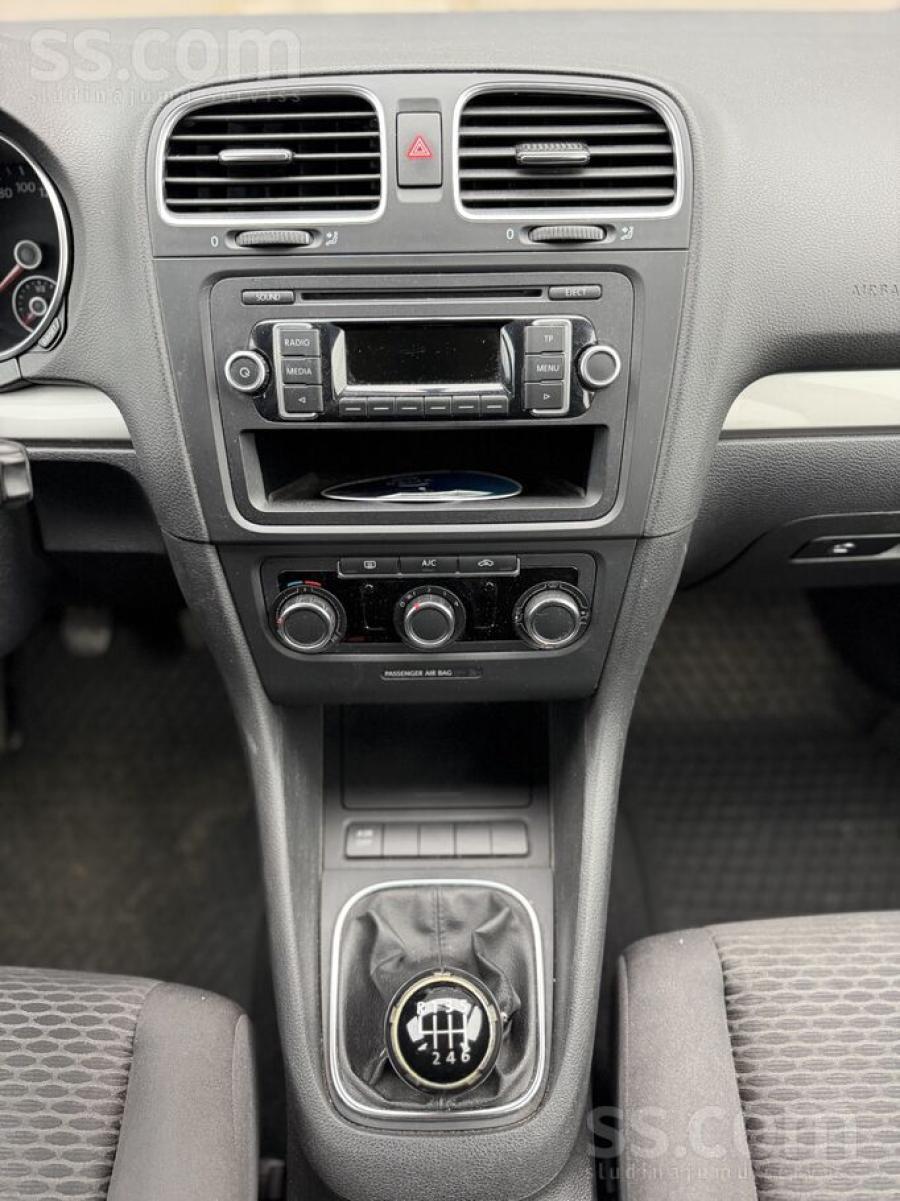 Grey Volkswagen Golf 2012 in Riga, with an engine capacity of 1.40 L and mileage of 416 thousand km for 1380 €, photo 8 on AUTOMOTO.COM.LV