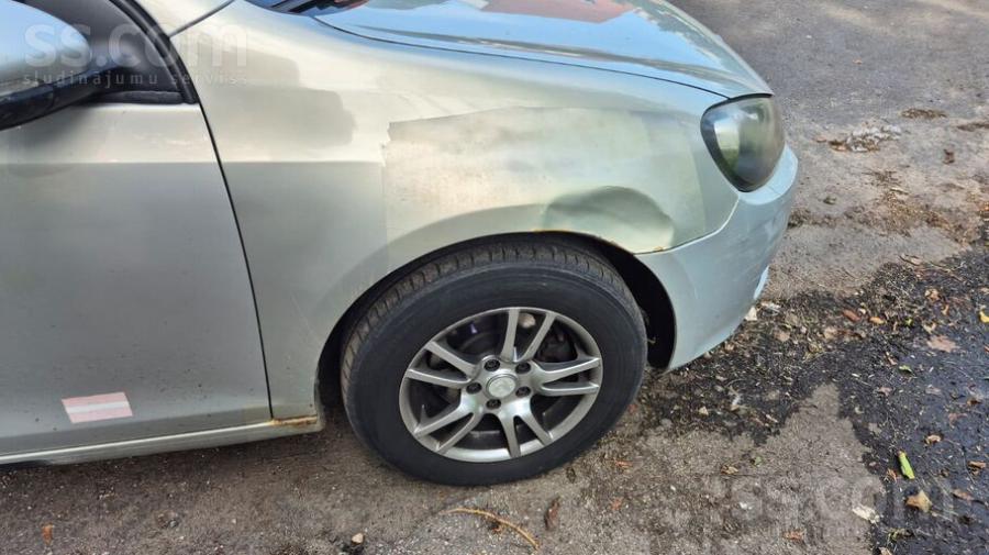 Pelēks Volkswagen Golf 2012 Rīga, ar dzinēja tilpumu 1.60 L un nobraukumu 245 tūkst. km par 950 €, foto 6 vietnē AUTOMOTO.COM.LV