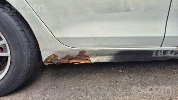 Grey Volkswagen Golf 2012 in Riga, with an engine capacity of 1.60 L and mileage of 245 thousand km for 950 €, photo 9 on AUTOMOTO.COM.LV