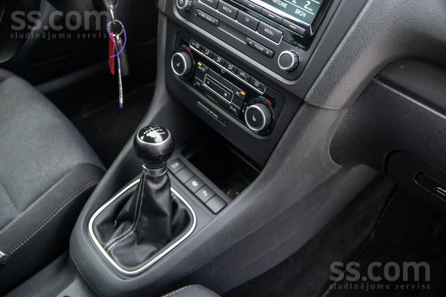 Pelēks Volkswagen Golf 2012 Rīga, ar dzinēja tilpumu 1.20 L un nobraukumu 212 tūkst. km par 4390 €, foto 21 vietnē AUTOMOTO.COM.LV