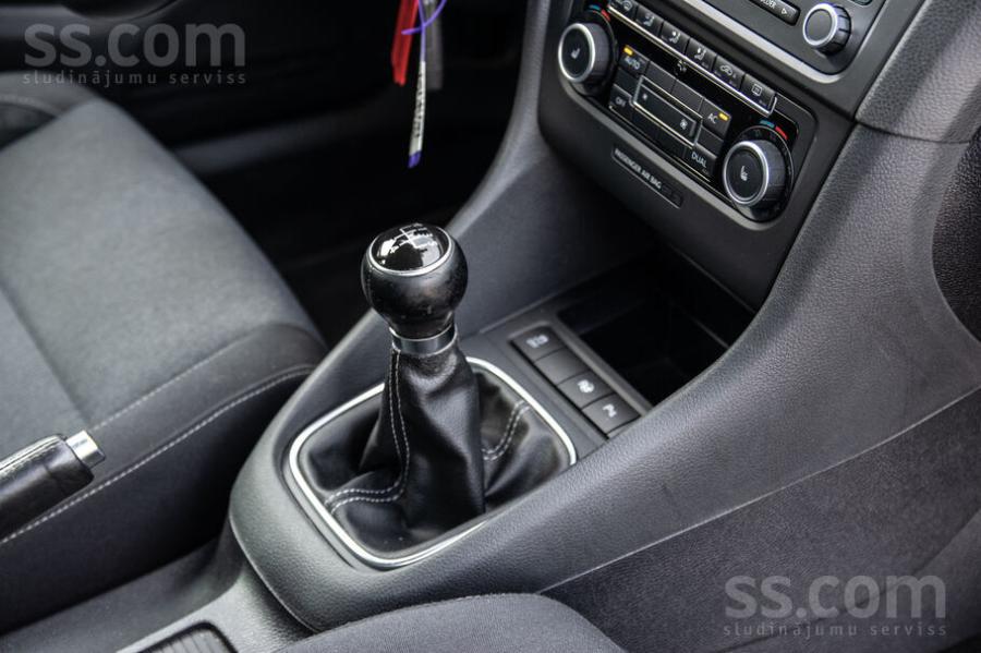 Pelēks Volkswagen Golf 2012 Rīga, ar dzinēja tilpumu 1.20 L un nobraukumu 212 tūkst. km par 4390 €, foto 23 vietnē AUTOMOTO.COM.LV