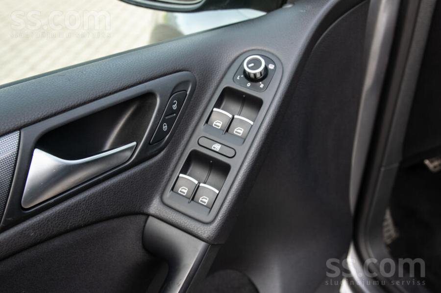 Pelēks Volkswagen Golf 2012 Rīga, ar dzinēja tilpumu 1.20 L un nobraukumu 212 tūkst. km par 4390 €, foto 32 vietnē AUTOMOTO.COM.LV