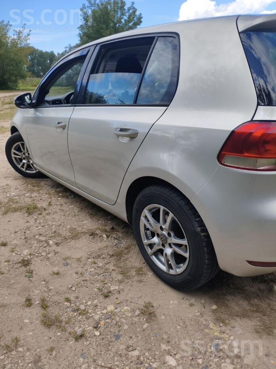 Pelēks Volkswagen Golf 2012 Rīga, ar dzinēja tilpumu 1.60 L un nobraukumu 245 tūkst. km par 3100 €, foto 4 vietnē AUTOMOTO.COM.LV