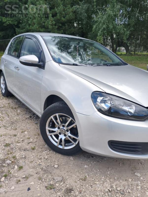 Grey Volkswagen Golf 2012 in Riga, with an engine capacity of 1.60 L and mileage of 245 thousand km for 3100 €, photo 4 on AUTOMOTO.COM.LV