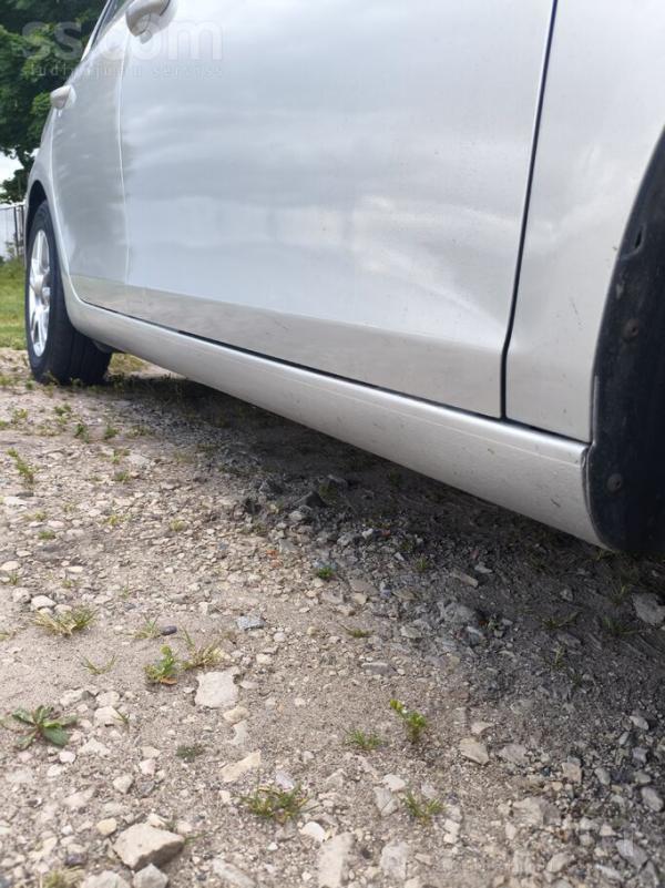 Grey Volkswagen Golf 2012 in Riga, with an engine capacity of 1.60 L and mileage of 245 thousand km for 3100 €, photo 6 on AUTOMOTO.COM.LV
