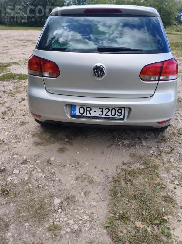 Grey Volkswagen Golf 2012 in Riga, with an engine capacity of 1.60 L and mileage of 245 thousand km for 3100 €, photo 8 on AUTOMOTO.COM.LV