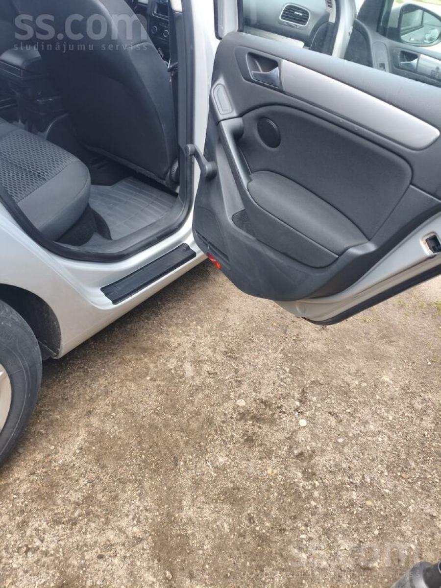 Pelēks Volkswagen Golf 2012 Rīga, ar dzinēja tilpumu 1.60 L un nobraukumu 245 tūkst. km par 3100 €, foto 11 vietnē AUTOMOTO.COM.LV