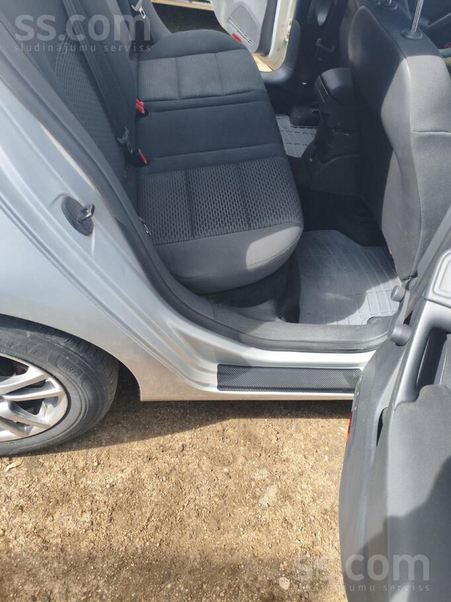 Pelēks Volkswagen Golf 2012 Rīga, ar dzinēja tilpumu 1.60 L un nobraukumu 245 tūkst. km par 3100 €, foto 12 vietnē AUTOMOTO.COM.LV