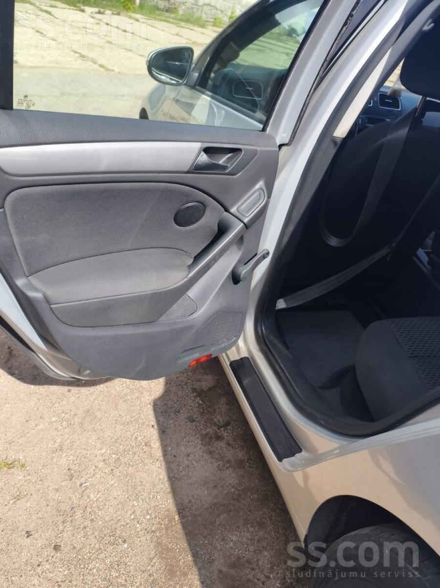 Pelēks Volkswagen Golf 2012 Rīga, ar dzinēja tilpumu 1.60 L un nobraukumu 245 tūkst. km par 3100 €, foto 13 vietnē AUTOMOTO.COM.LV