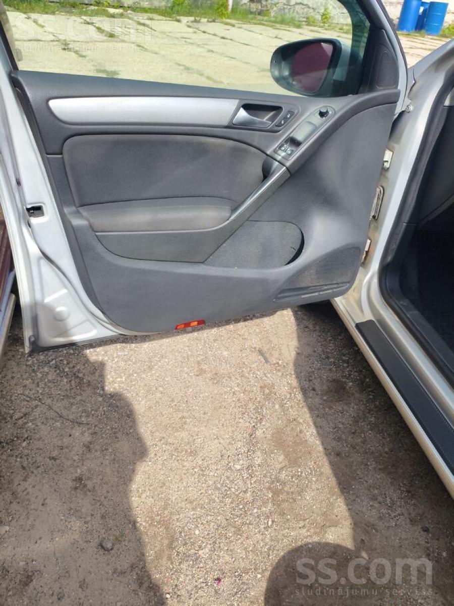 Pelēks Volkswagen Golf 2012 Rīga, ar dzinēja tilpumu 1.60 L un nobraukumu 245 tūkst. km par 3100 €, foto 15 vietnē AUTOMOTO.COM.LV