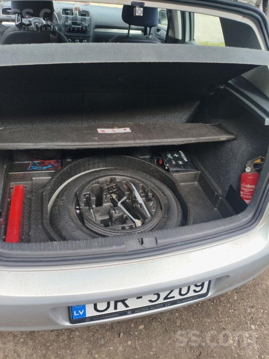 Pelēks Volkswagen Golf 2012 Rīga, ar dzinēja tilpumu 1.60 L un nobraukumu 245 tūkst. km par 3100 €, foto 16 vietnē AUTOMOTO.COM.LV