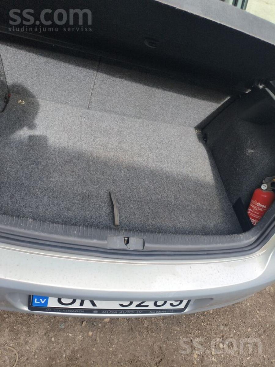 Pelēks Volkswagen Golf 2012 Rīga, ar dzinēja tilpumu 1.60 L un nobraukumu 245 tūkst. km par 3100 €, foto 17 vietnē AUTOMOTO.COM.LV