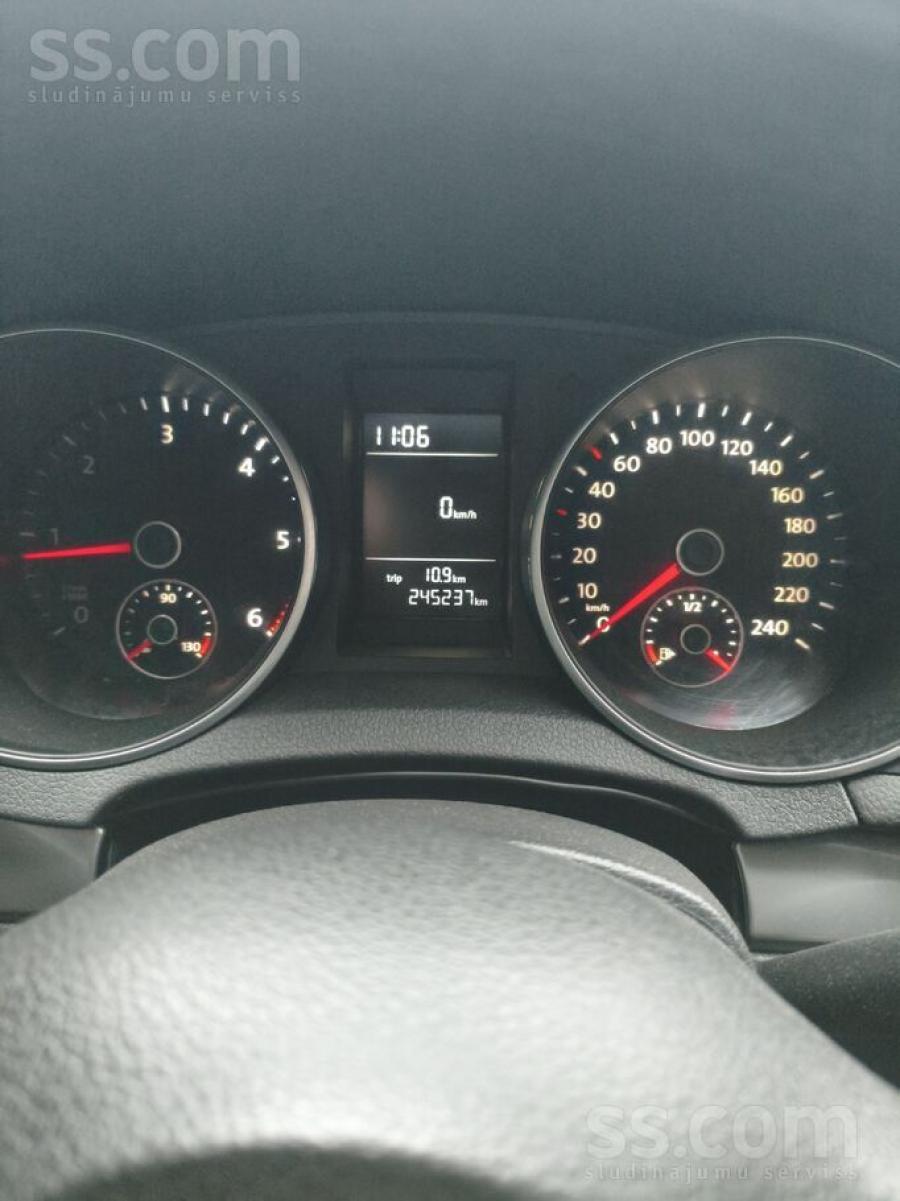 Pelēks Volkswagen Golf 2012 Rīga, ar dzinēja tilpumu 1.60 L un nobraukumu 245 tūkst. km par 3100 €, foto 22 vietnē AUTOMOTO.COM.LV