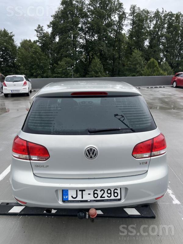 Grey Volkswagen Golf 2012 in Ogre, with an engine capacity of 1.60 L and mileage of 208 thousand km for 2800 €, photo 2 on AUTOMOTO.COM.LV