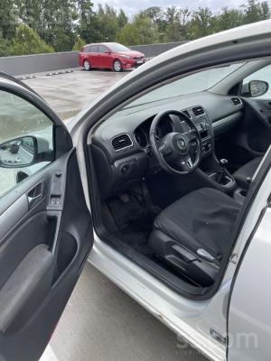 Pelēks Volkswagen Golf 2012 Ogre, ar dzinēja tilpumu 1.60 L un nobraukumu 208 tūkst. km par 2800 €, foto 4 vietnē AUTOMOTO.COM.LV