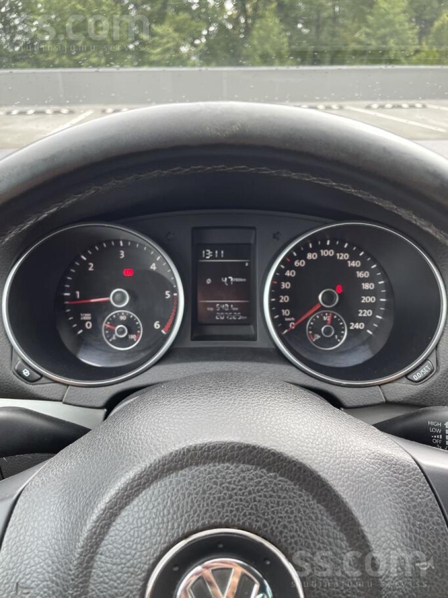 Pelēks Volkswagen Golf 2012 Ogre, ar dzinēja tilpumu 1.60 L un nobraukumu 208 tūkst. km par 2800 €, foto 6 vietnē AUTOMOTO.COM.LV