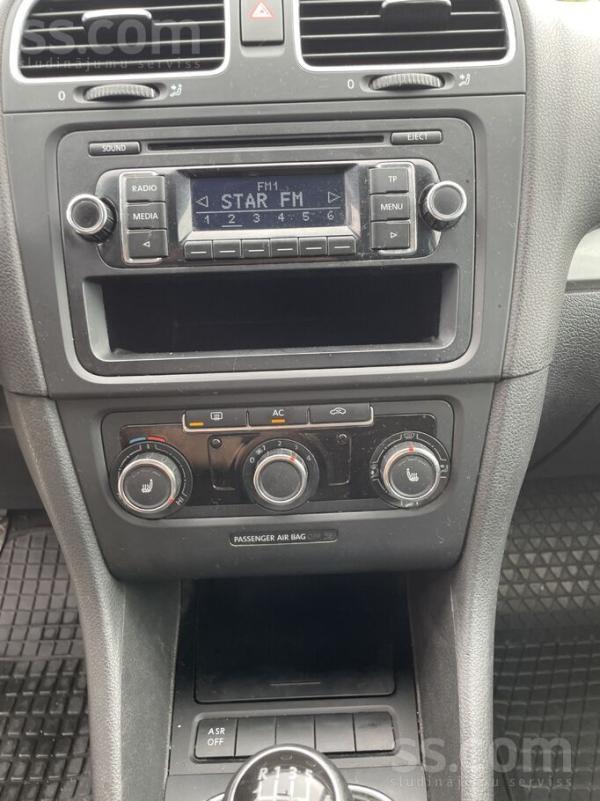 Grey Volkswagen Golf 2012 in Ogre, with an engine capacity of 1.60 L and mileage of 208 thousand km for 2800 €, photo 6 on AUTOMOTO.COM.LV