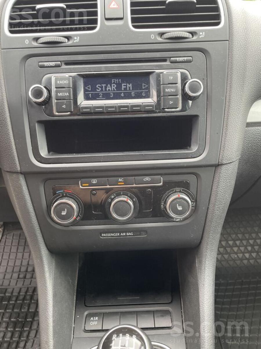Pelēks Volkswagen Golf 2012 Ogre, ar dzinēja tilpumu 1.60 L un nobraukumu 208 tūkst. km par 2800 €, foto 7 vietnē AUTOMOTO.COM.LV